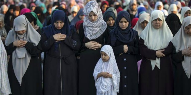 Here’s What Islam Says About Women Going To The Mosques