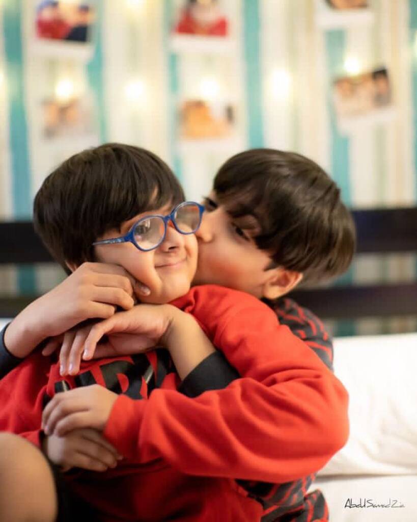 In Pictures: Hira & Mani Twinning In White Outfits On Their Son's Birthday